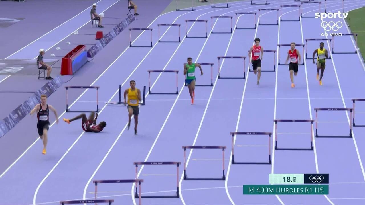 Catari cai rolando nos 400m com obstáculos em Paris e levanta aplaudido