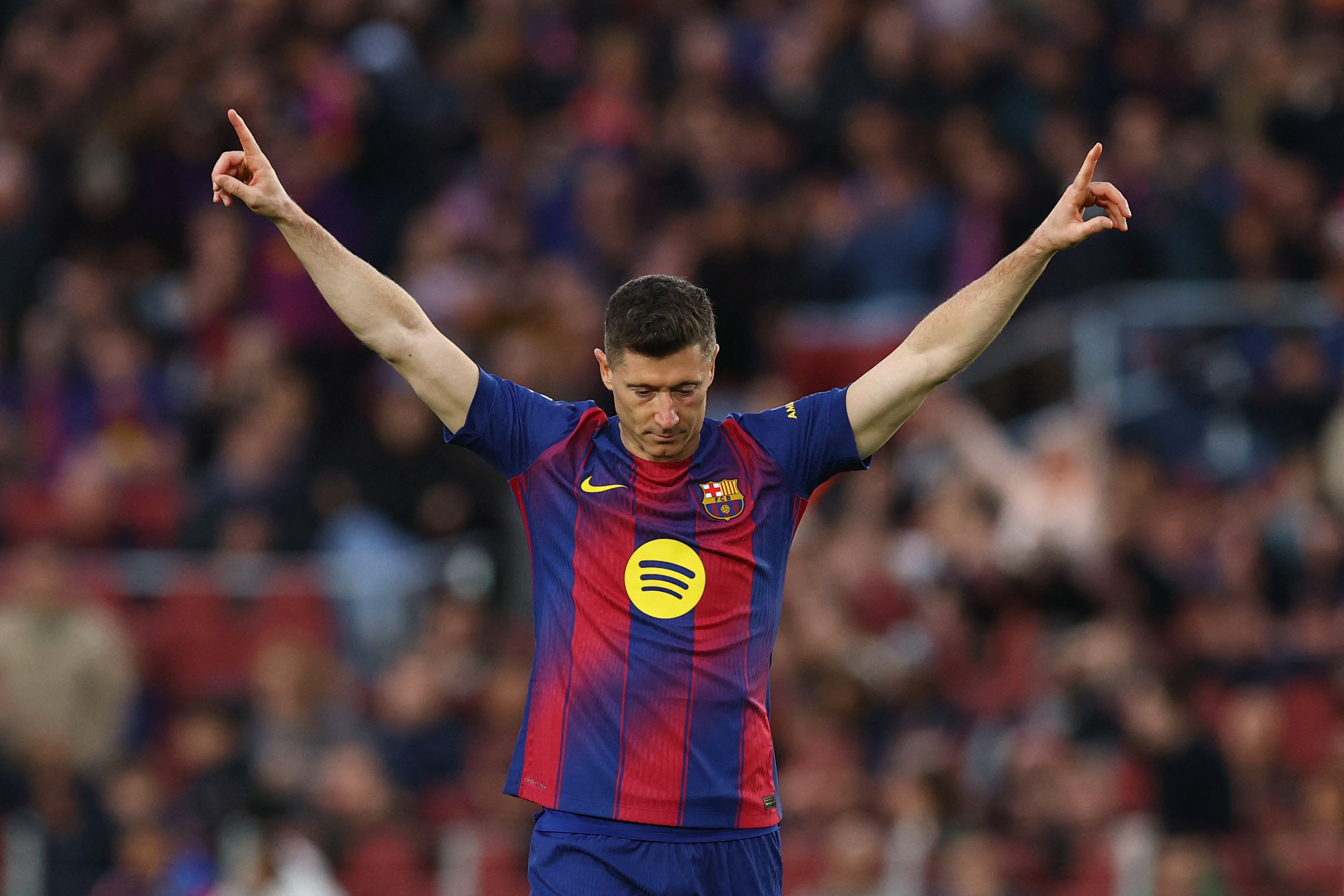 Lewandowski indica possível saída do Barcelona: "Vou esperar que surjam ...