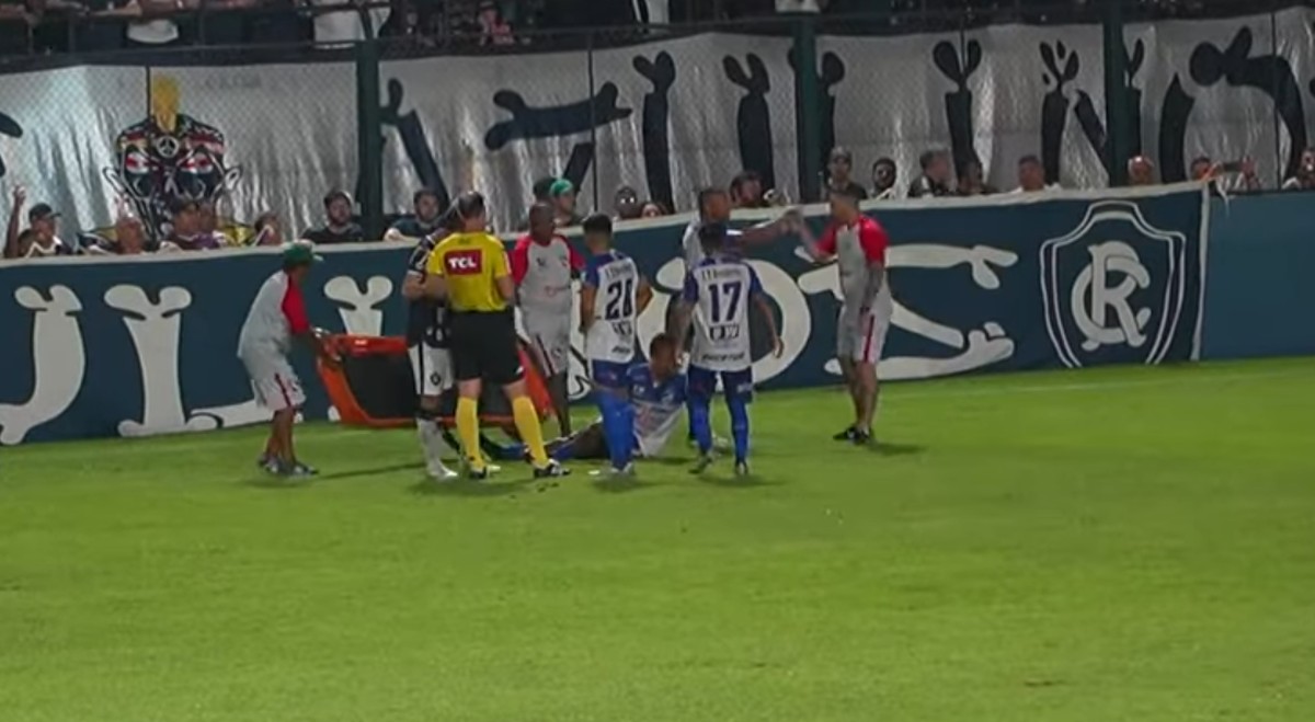 VÍDEO: Gandula discute com jogador, leva empurrão e é expulso por ...