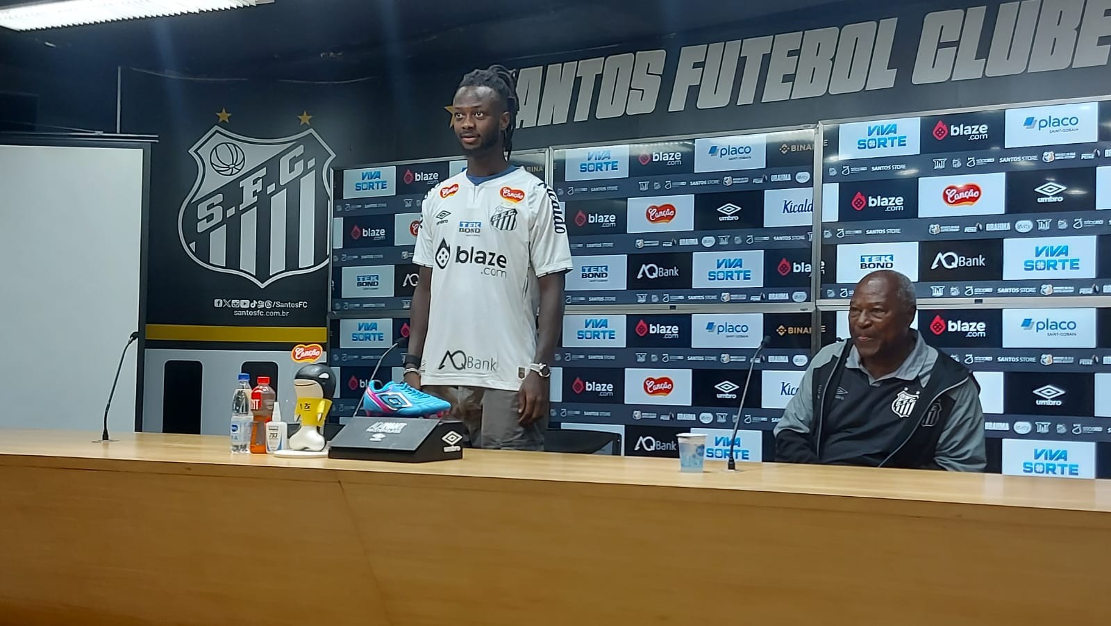 Yusupha se diz feliz no Santos e revela simpatia por Neymar: "Na África ...