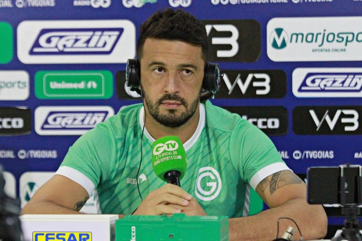 Depois de apenas 10 jogos, Edílson decide trocar o Goiás pelo Avaí ...
