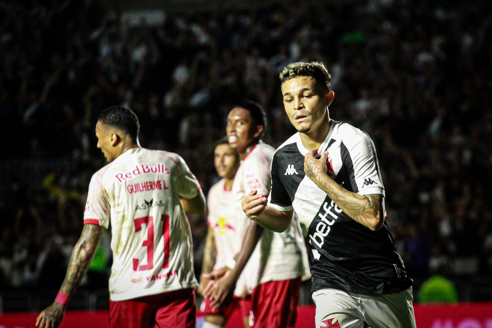 E o Adson? Entenda como está a recuperação do atacante do Vasco | Ge