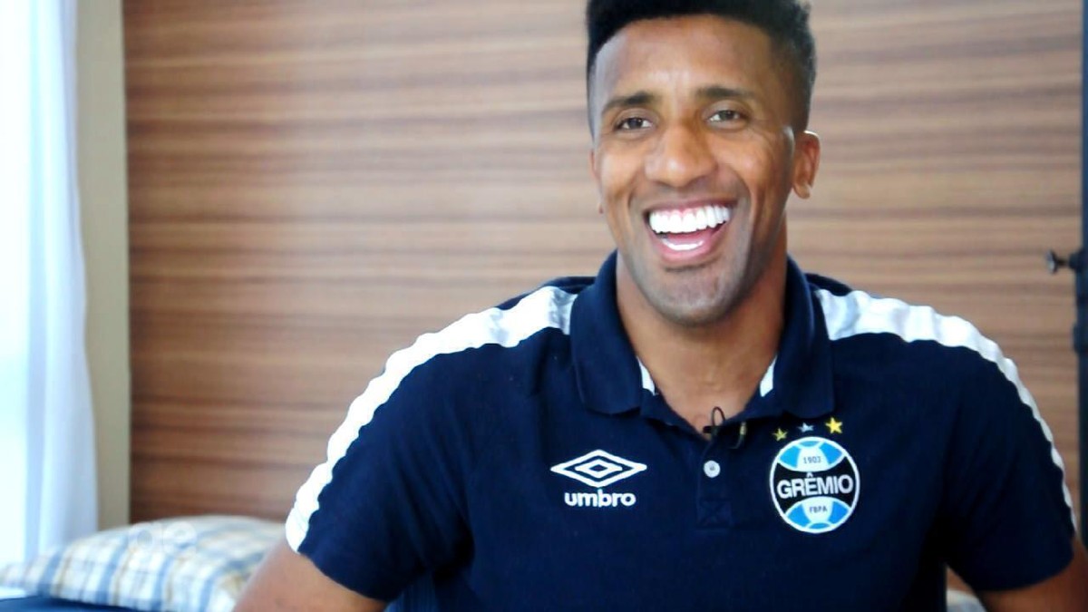 Cortez "profetiza" Tri em promessa à família e já entra na onda do ...