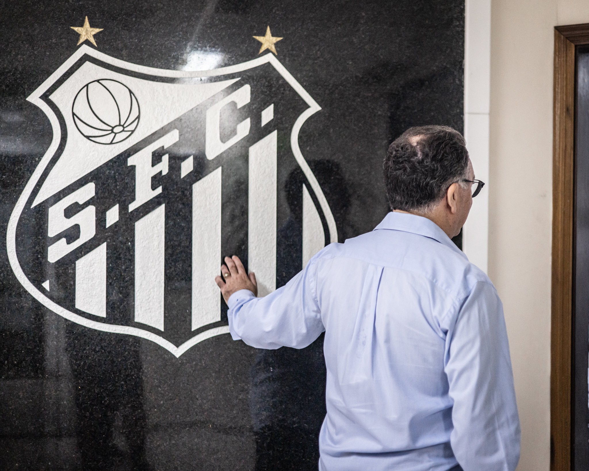 Santos atrasa pagamento do salário do mês de agosto a jogadores e ...