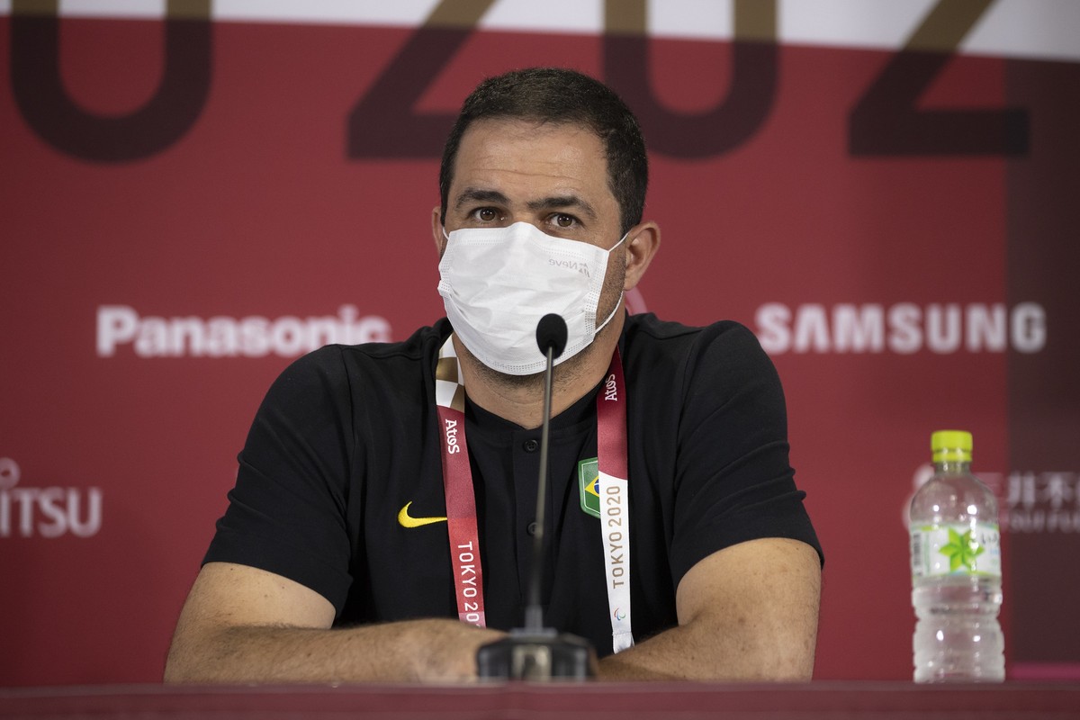 Jardine confirma time em último treino antes de estreia da seleção ...