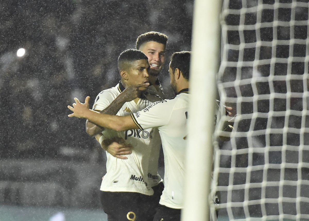 Raniel ganha confiança de Jorginho no Vasco e agradece por gentileza de ...