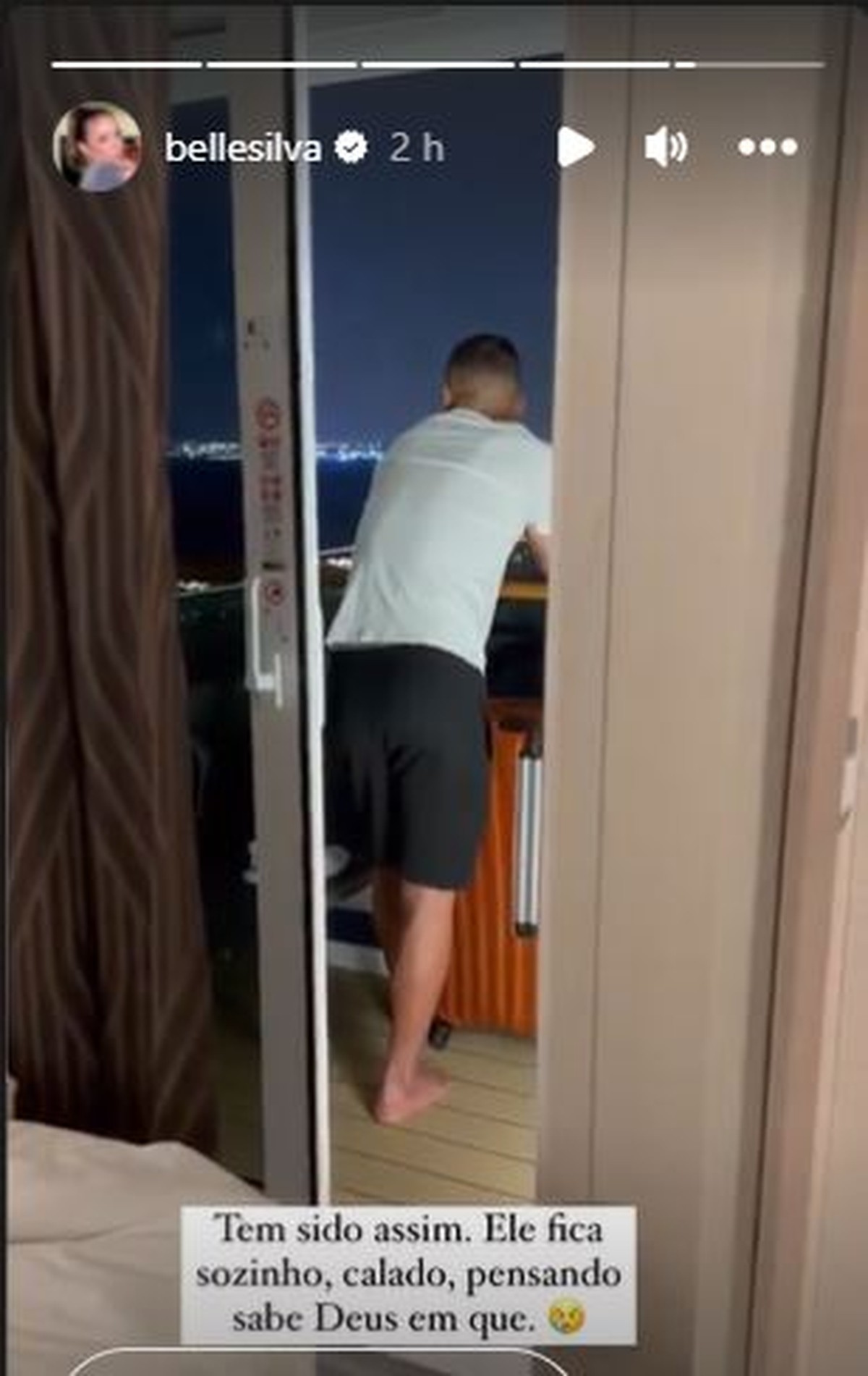 Esposa flagra Thiago Silva pensativo dois dias após eliminação: "Tem ...