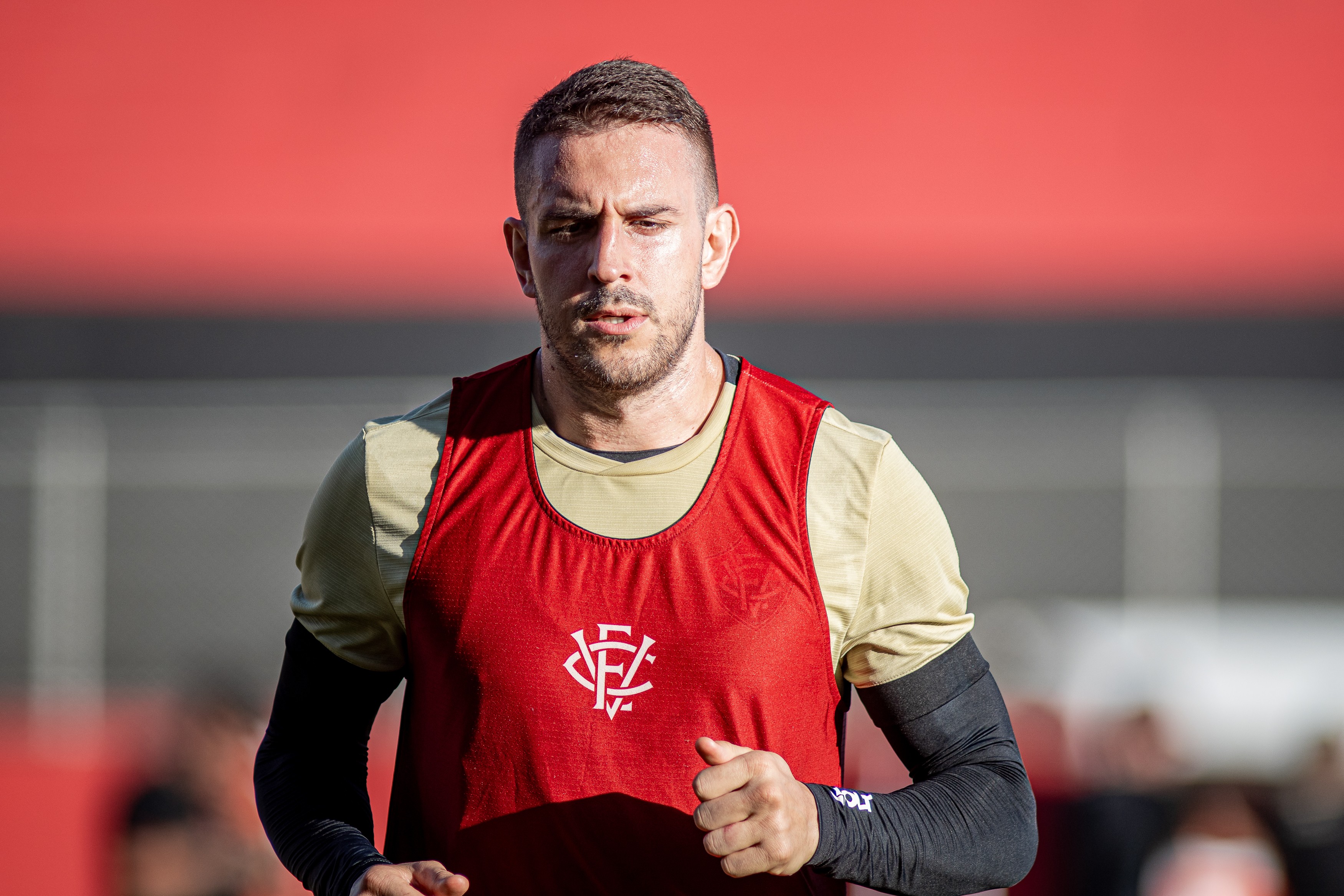 Integrado ao elenco do Vitória, Bruno Uvini faz treino especial e passa ...