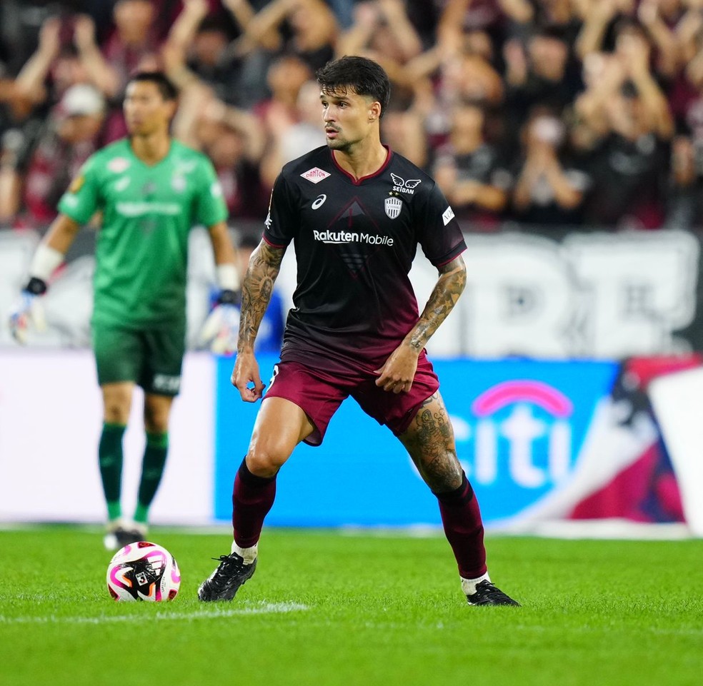 Vitória tem interesse na contratação de zagueiro ex-Flamengo; saiba quem é