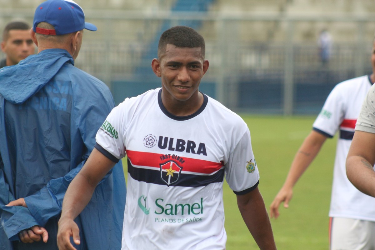 Herói de vitória, Neto lembra que não vinha tendo chance, mas celebra ...