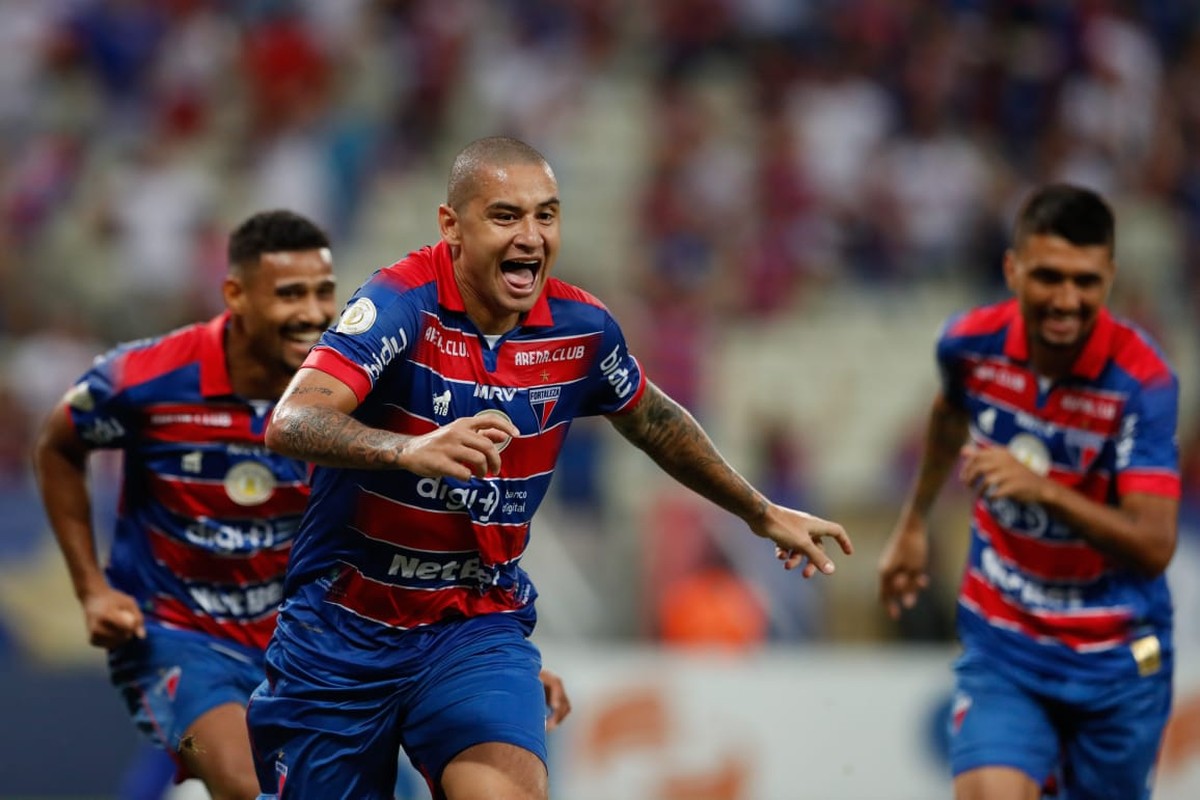 Atuações do Fortaleza: Wellington Paulista mostra brio e Felipe Alves ...