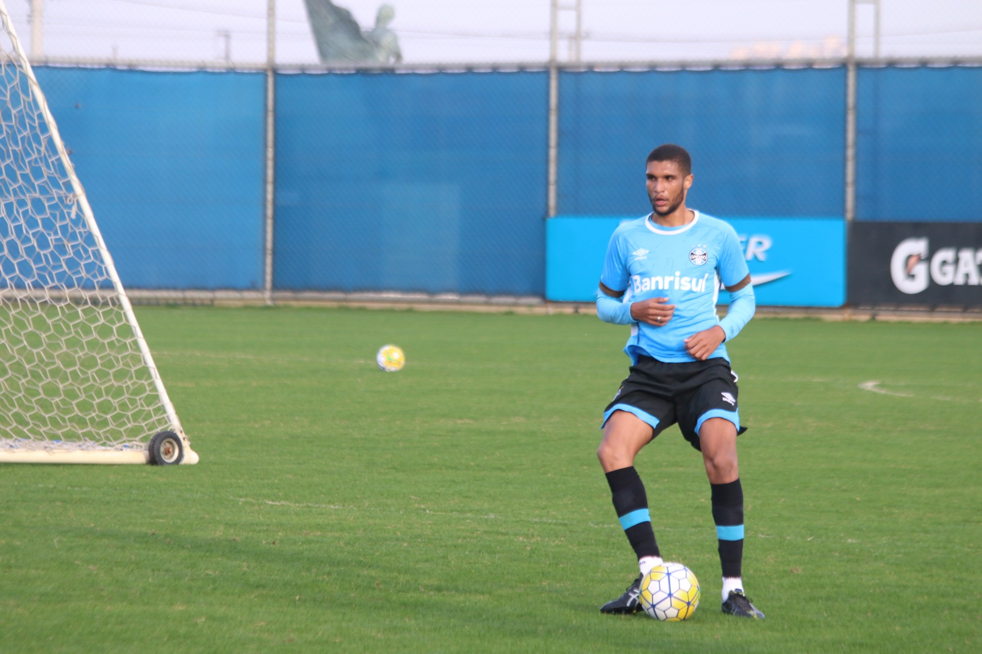 Nacional-AM anuncia zagueiro Lucas Rex, revelado na base do Grêmio | Ge