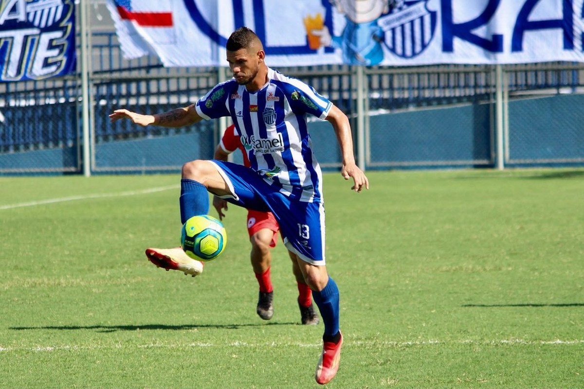 Derlan parabeniza grupo por classificação e agradece apoio da torcida ...