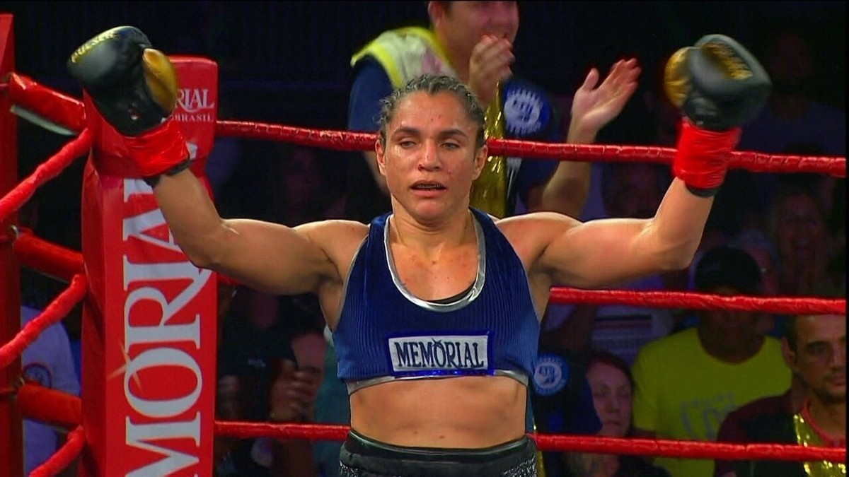 Rose Volante domina colombiana e vence por nocaute técnico após ...