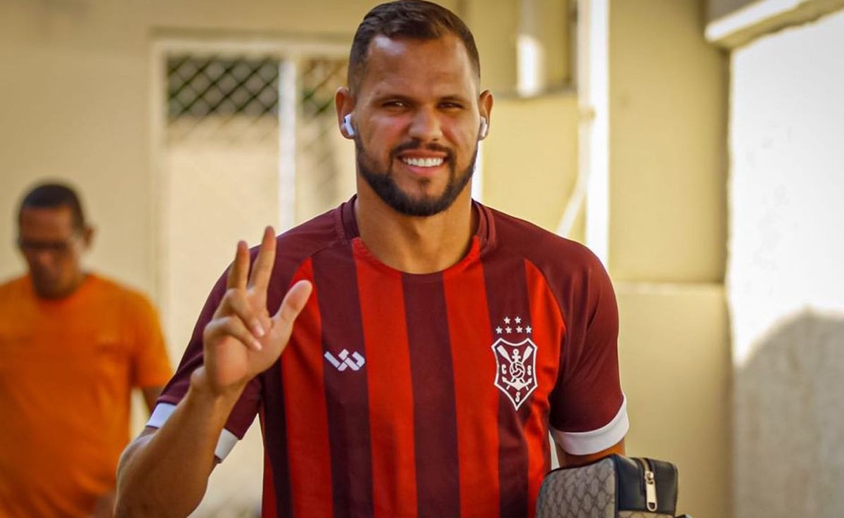 Alan James deixa o Sergipe e acerta com a Aparecidense para disputa da ...