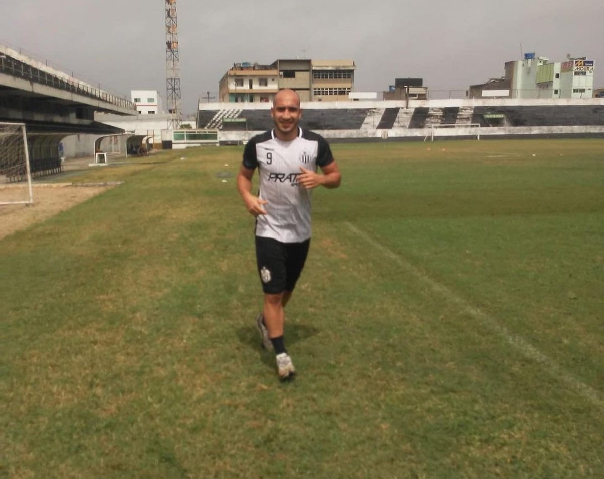 Leandro Costa e Central assinam reencontro e atacante já treina no ...