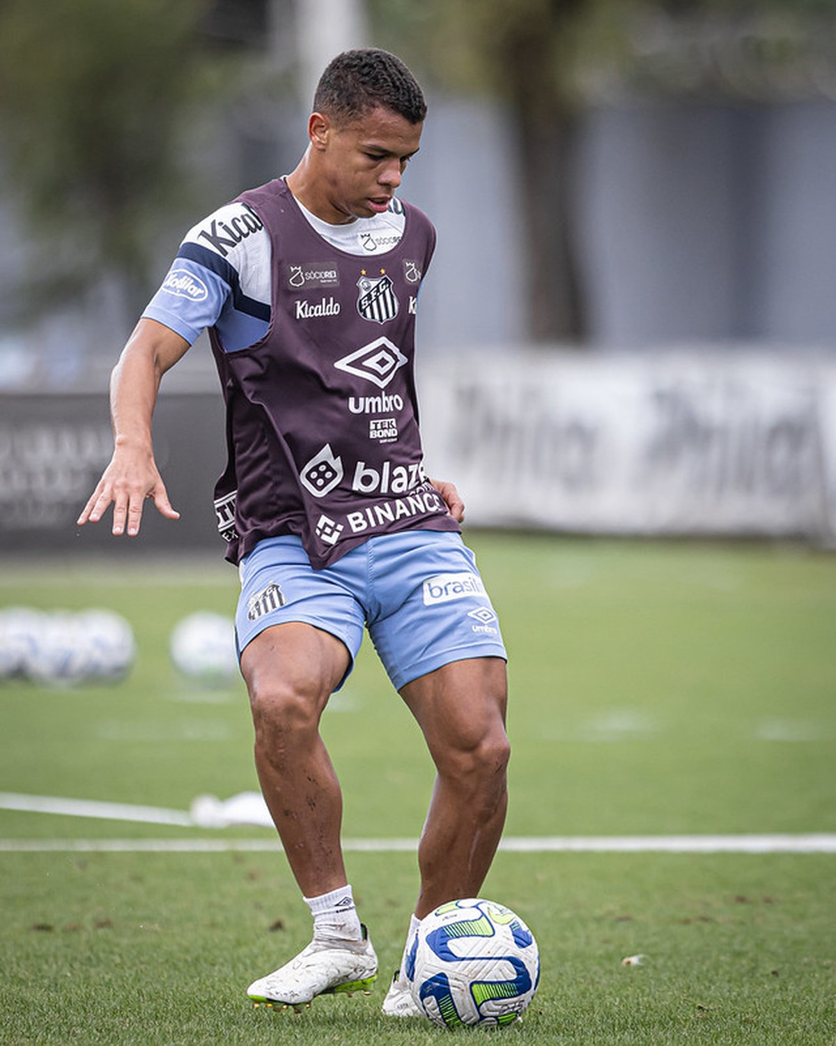 Lesões afastam Sandry de mais de 100 jogos do Santos em três anos ...