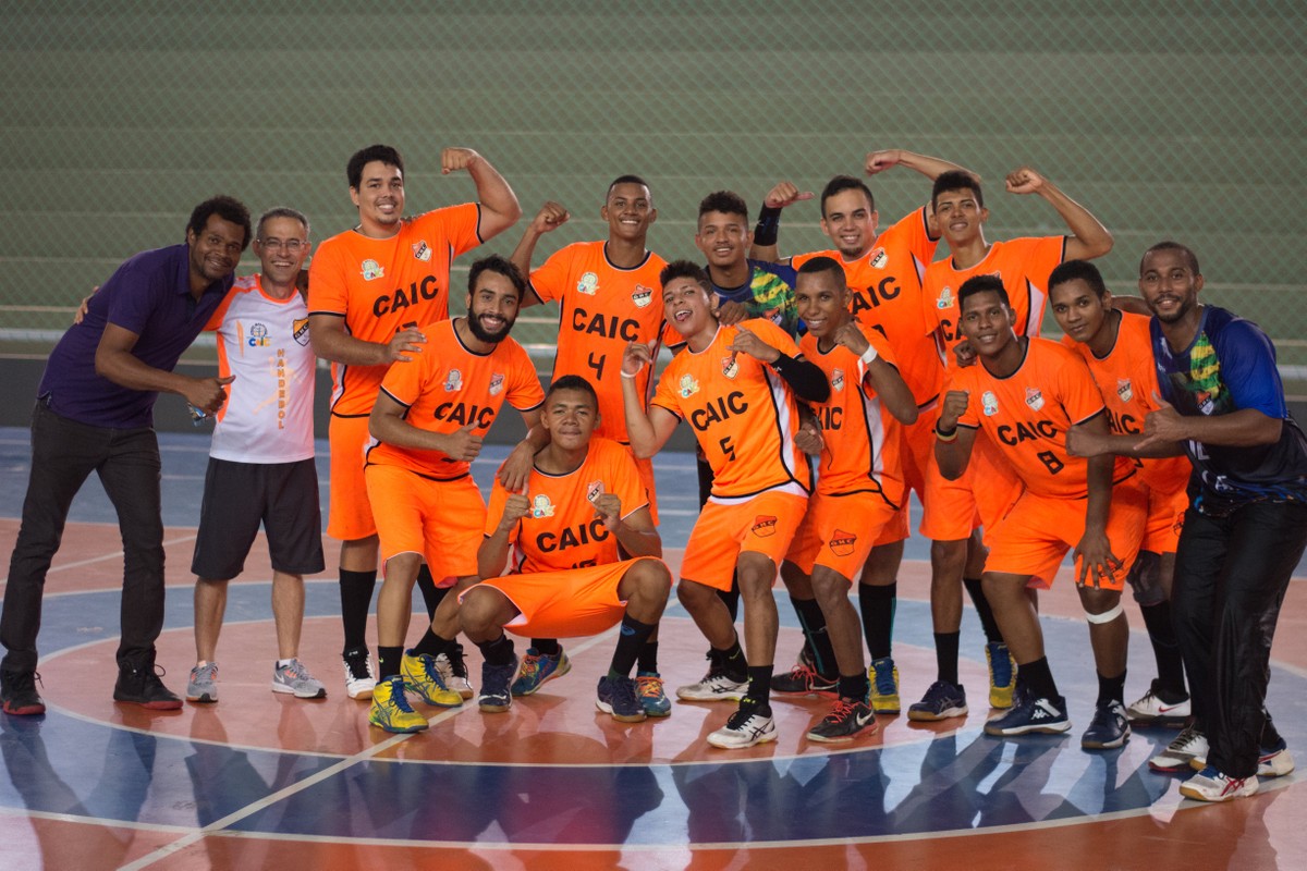 Grito, uniforme rasgado e festa: as imagens do empate entre GHC e Sport ...