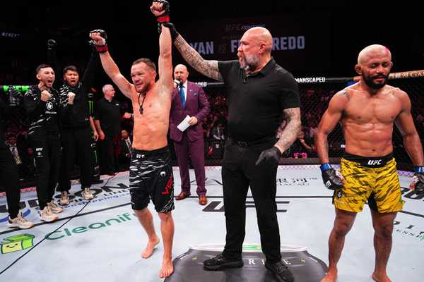 UFC: Petr Yan domina Deiveson e impõe primeira derrota do brasileiro ...