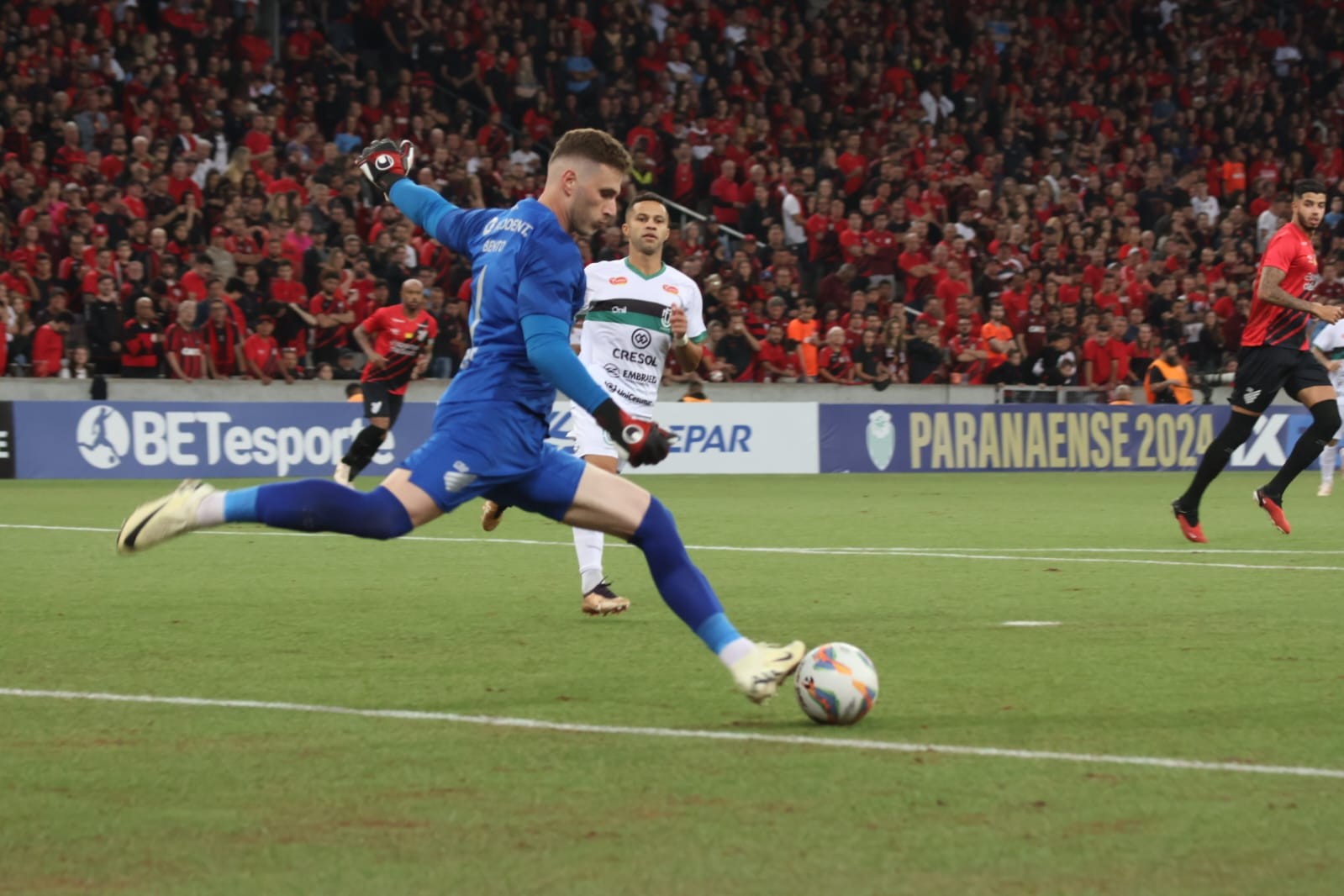 Goleiro da Seleção, Bento protagoniza lance impressionante na final do ...