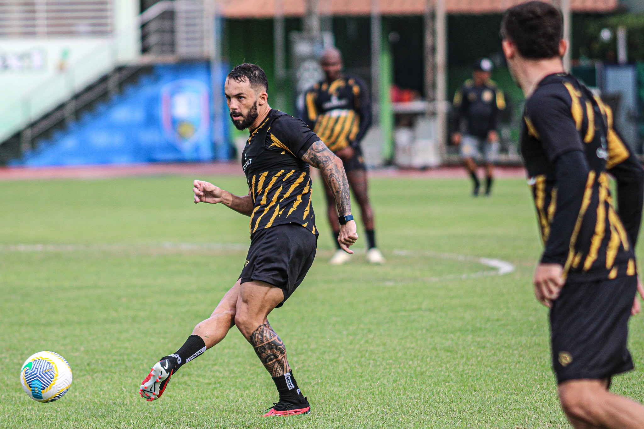 Volante PH faz outra cirurgia no joelho e fica de fora do restante ...