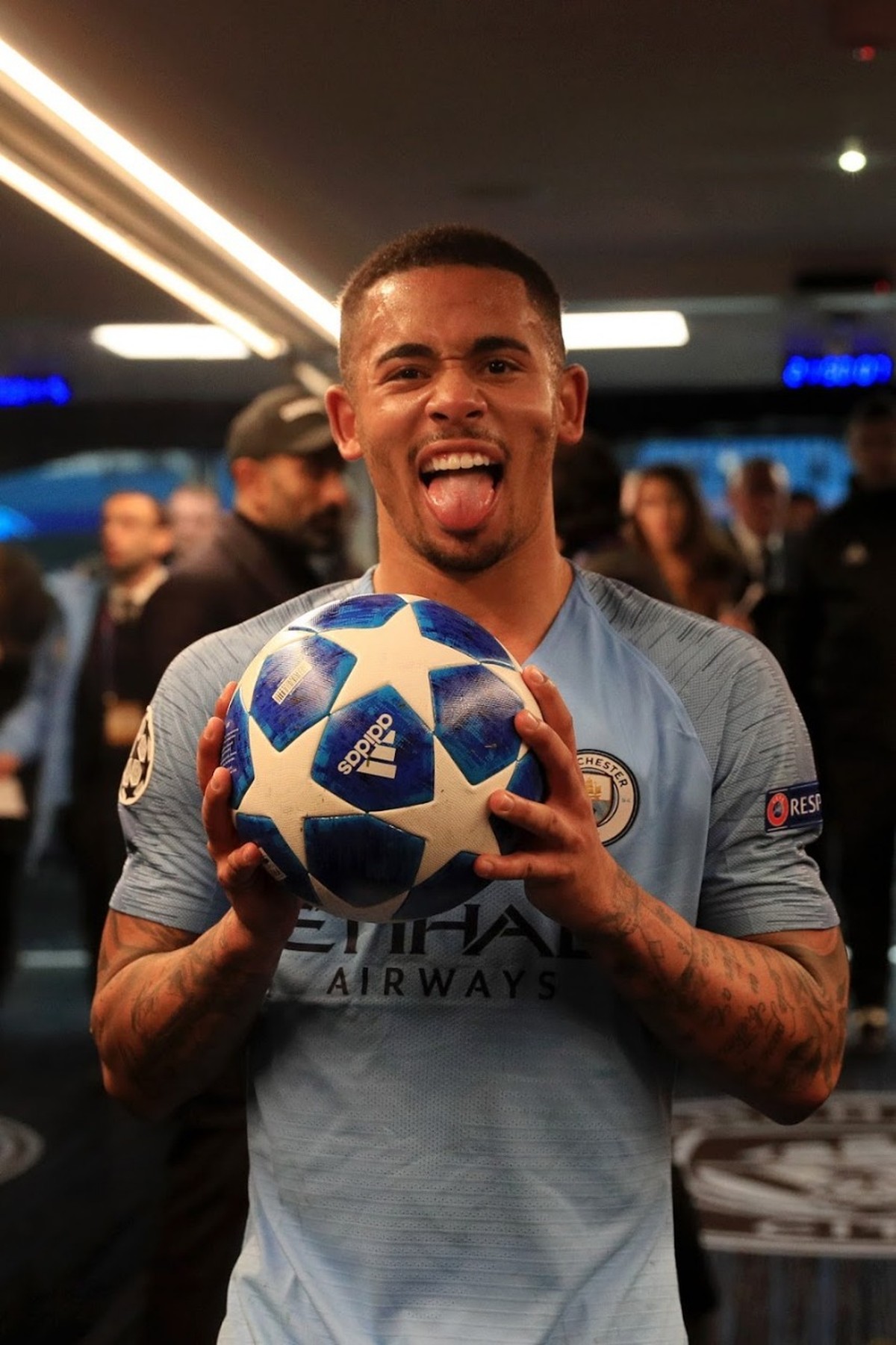 Gabriel Jesus exalta pé quente de Dona Vera após primeiro hat-trick da ...