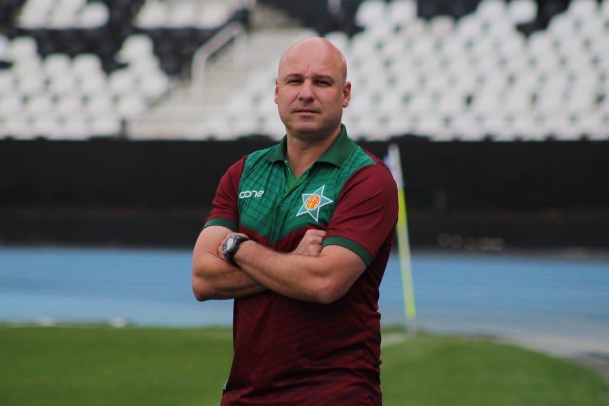 Rogério Corrêa completa um ano à frente da Portuguesa-RJ | futebol | ge