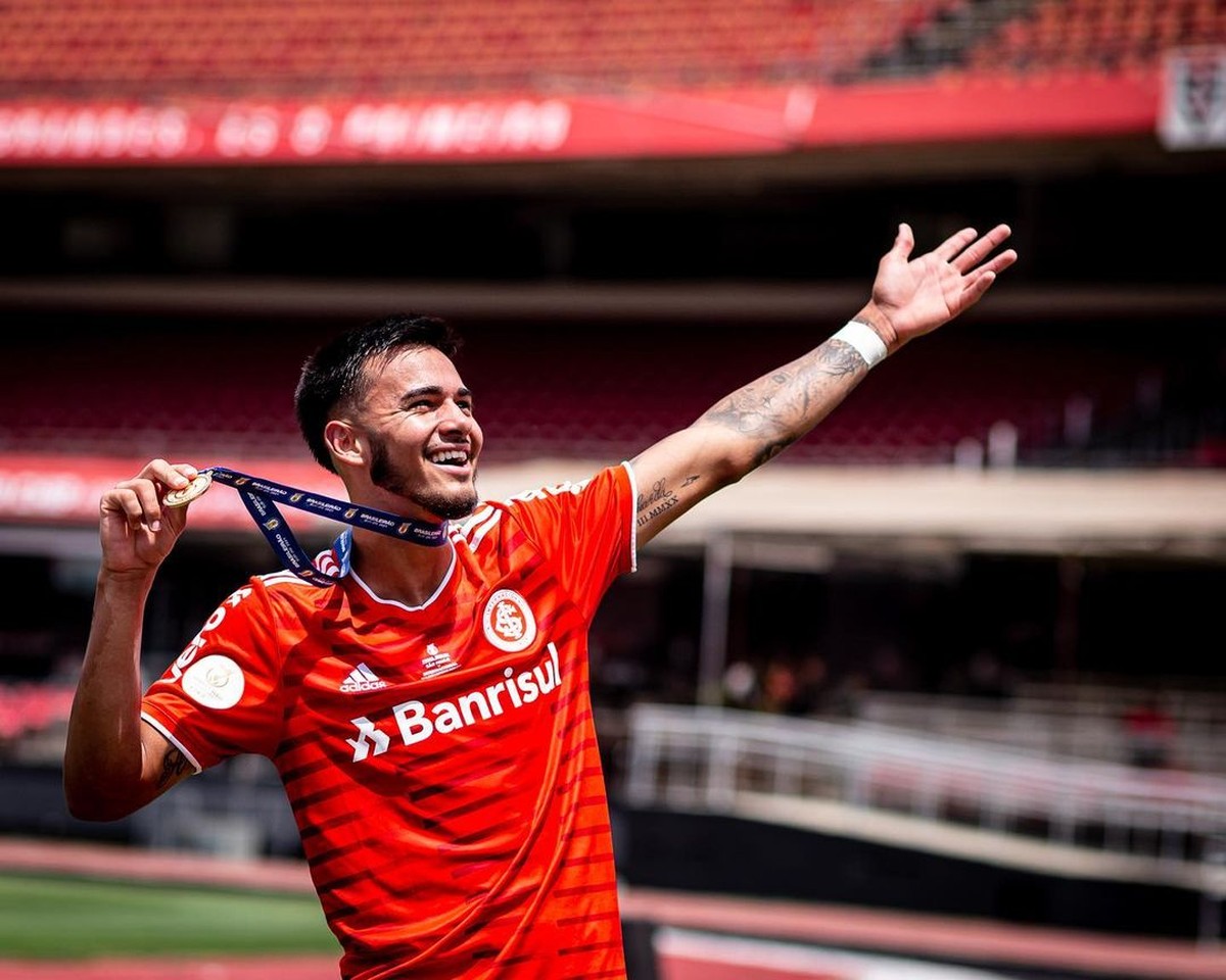 Jonathan Nascimento entra em campo e participa do título do Internacional no Brasileirão Sub-20 ...