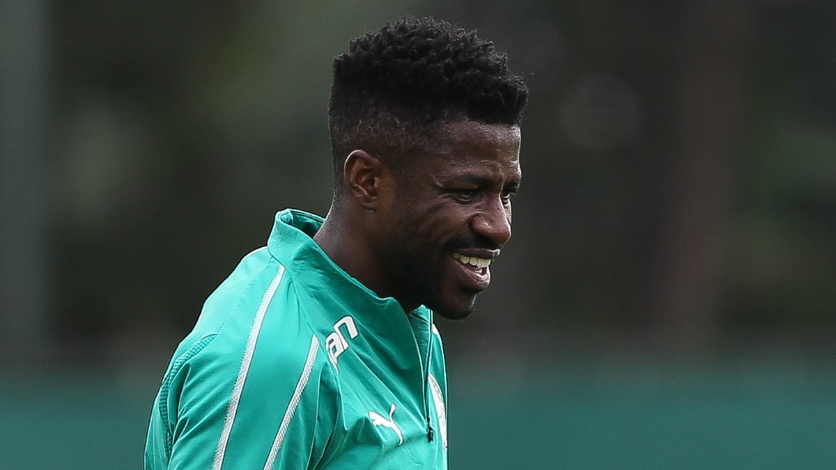 Ramires treina com elenco do Palmeiras e fica à disposição para jogo ...