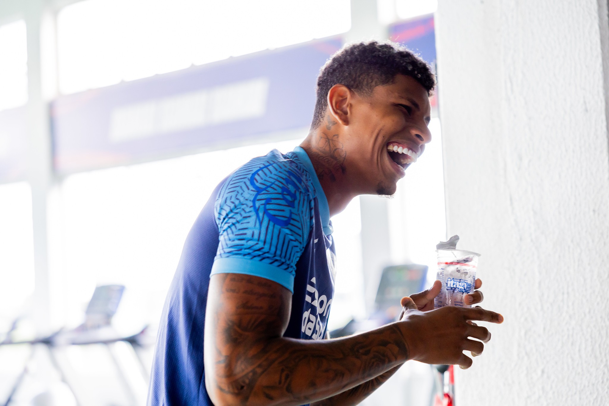 Conheça Marcos Victor, novo zagueiro do Athletico que tem início da ...