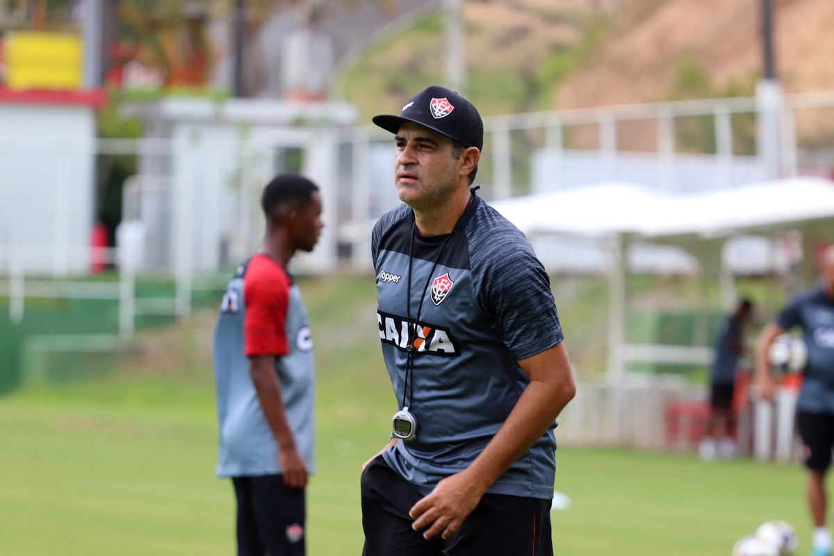 Chamusca revela que Vitória vai enfrentar o Moto Club com equipe sub-23 ...