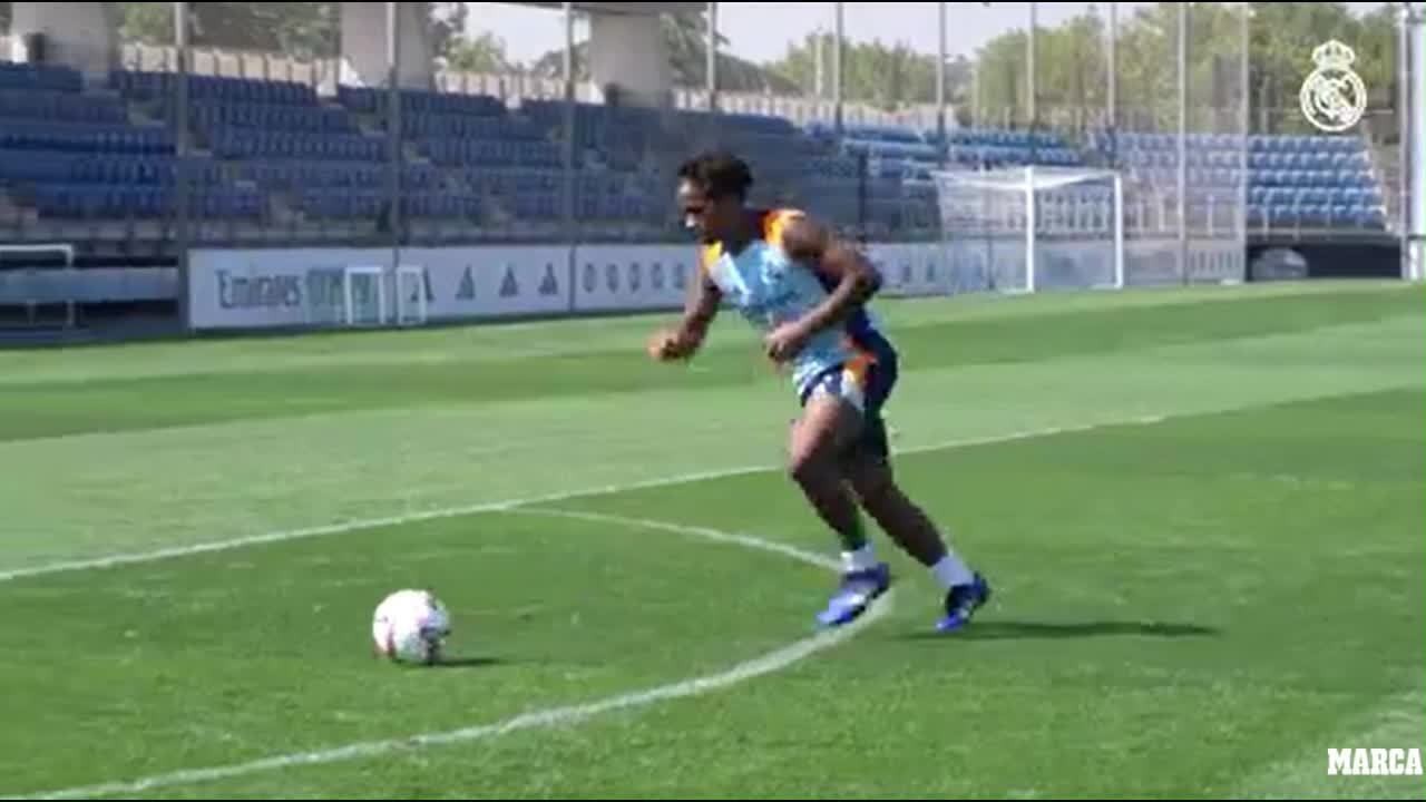 Jornal destaca força de Endrick no Real Madrid: "Lembra Roberto Carlos ...