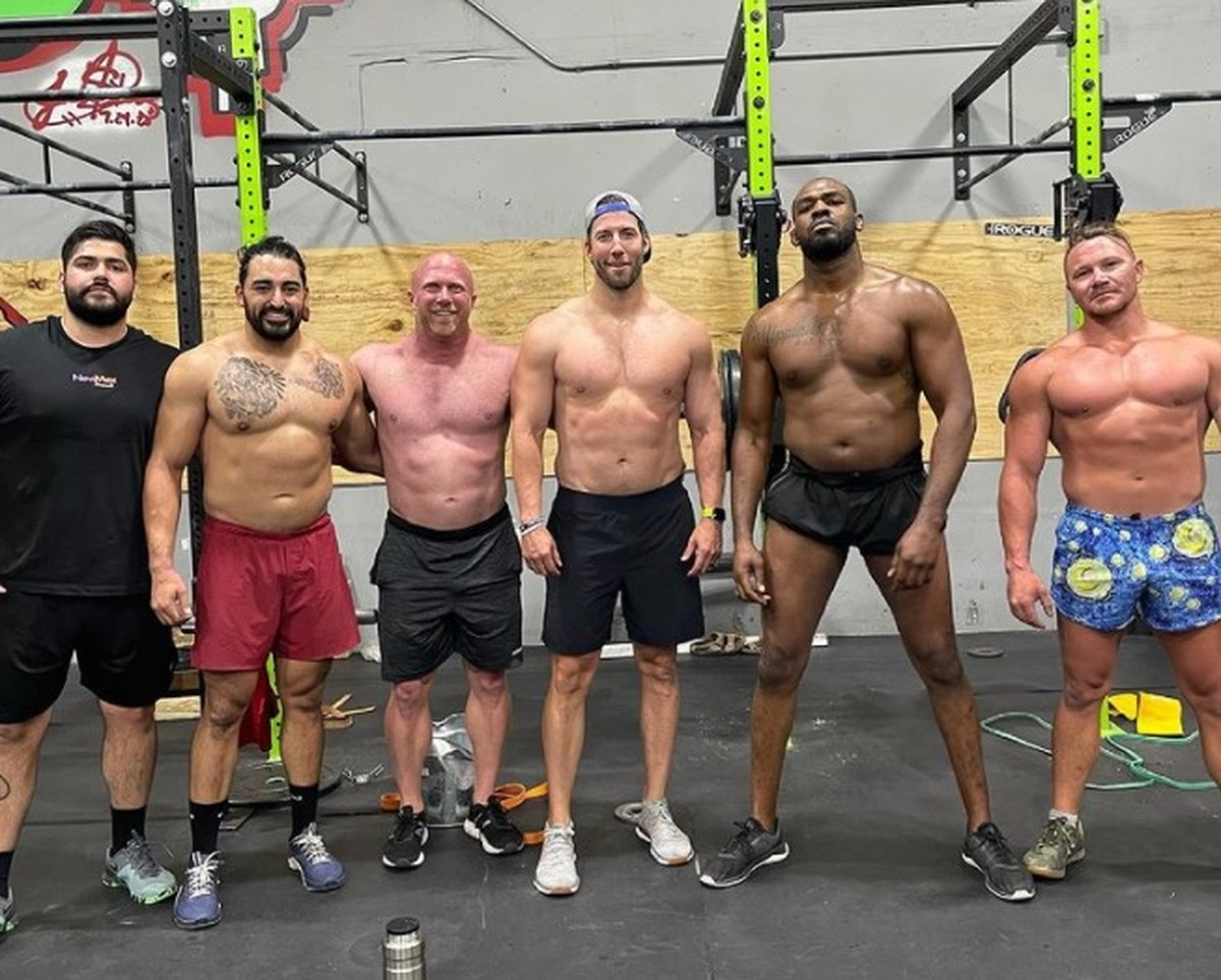 Jon Jones volta a impressionar pela transformação corporal visando o ...