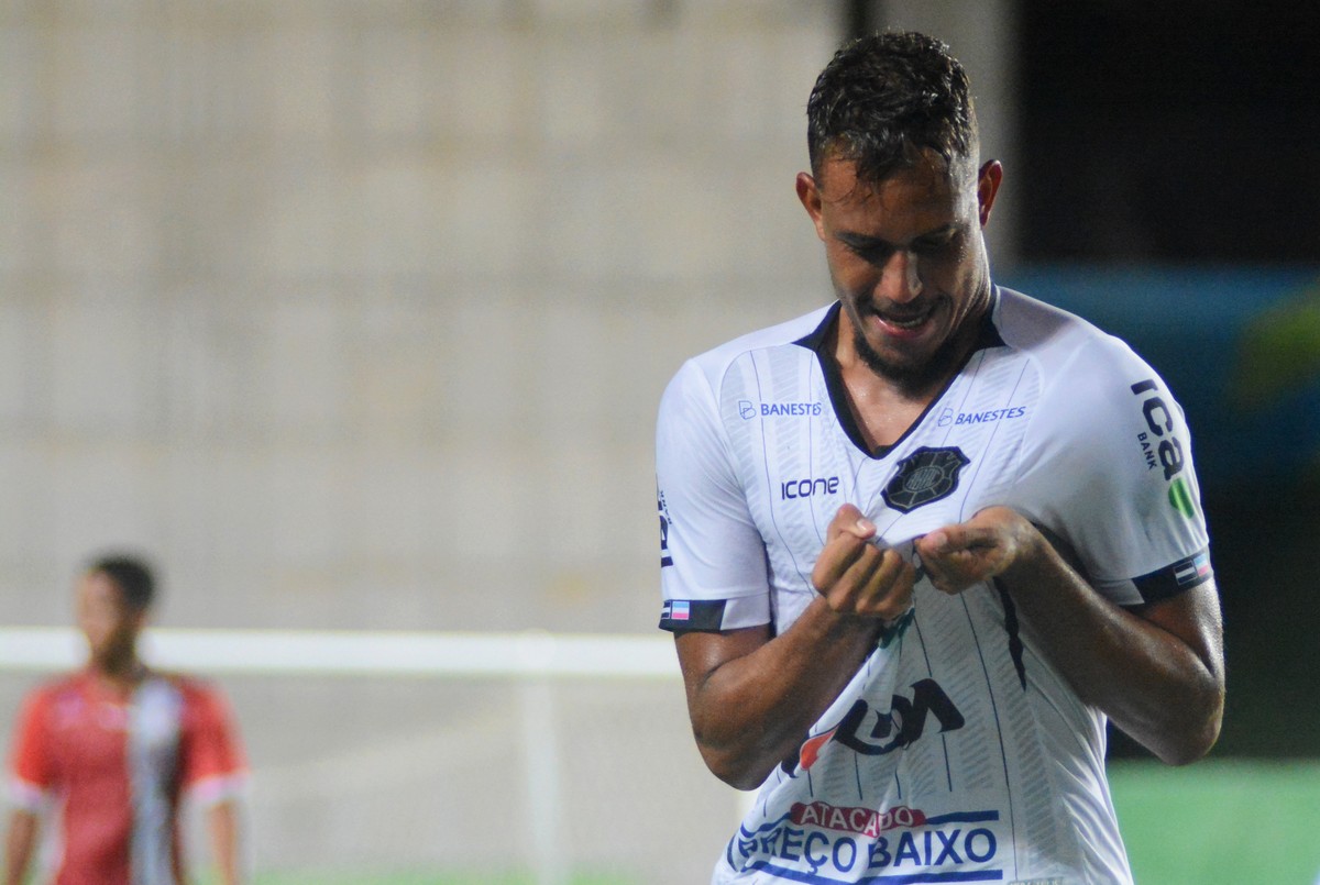 "Vivo um momento muito feliz na carreira", afirma zagueiro-artilheiro ...