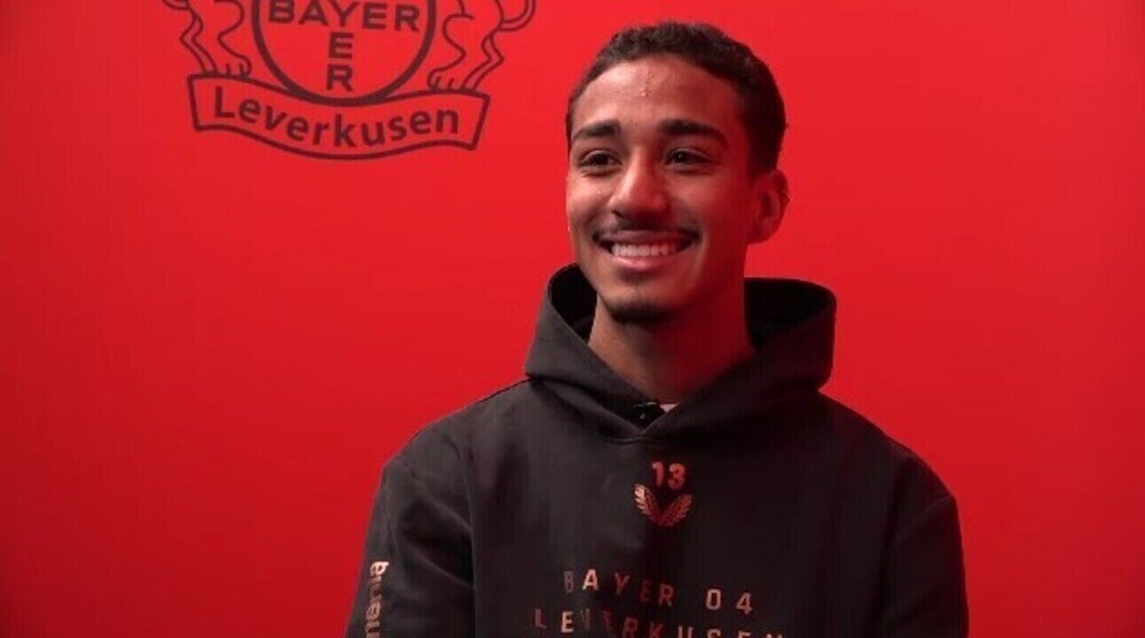 Arthur, do Bayer Leverkusen, canta música da torcida e mantém esperança ...