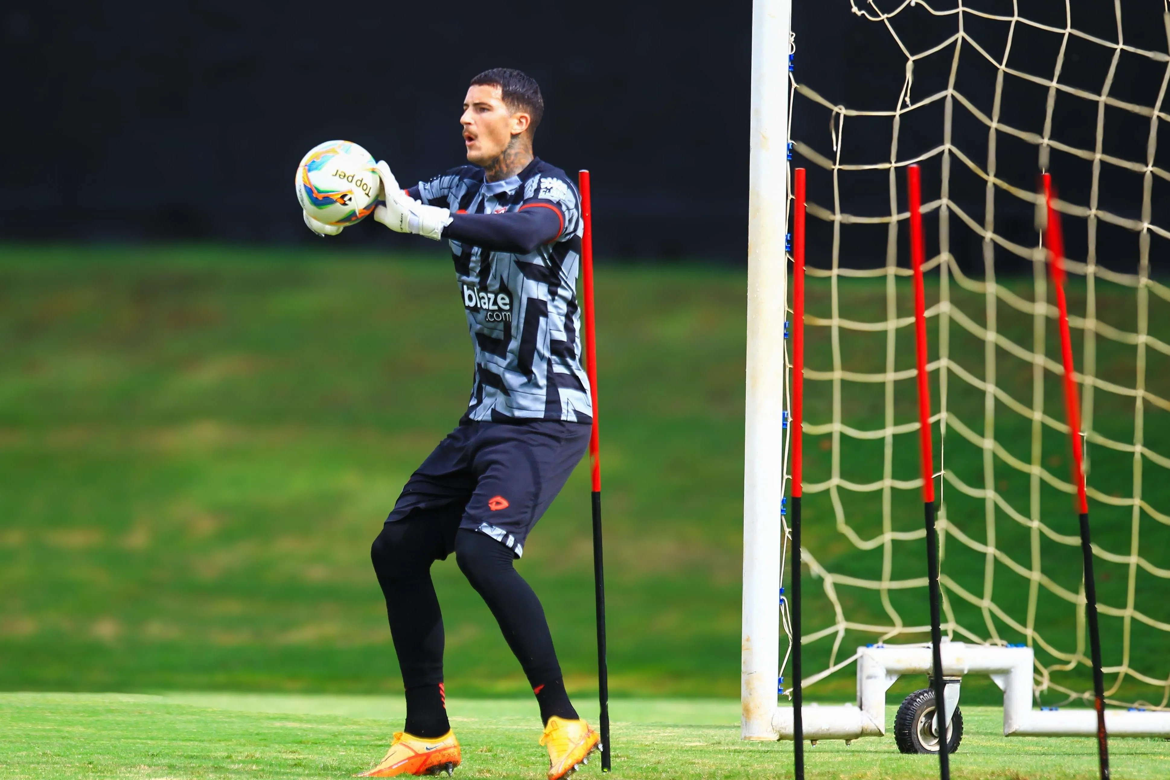 Atlético-GO contrata o goleiro Emerson Júnior, do Internacional ...