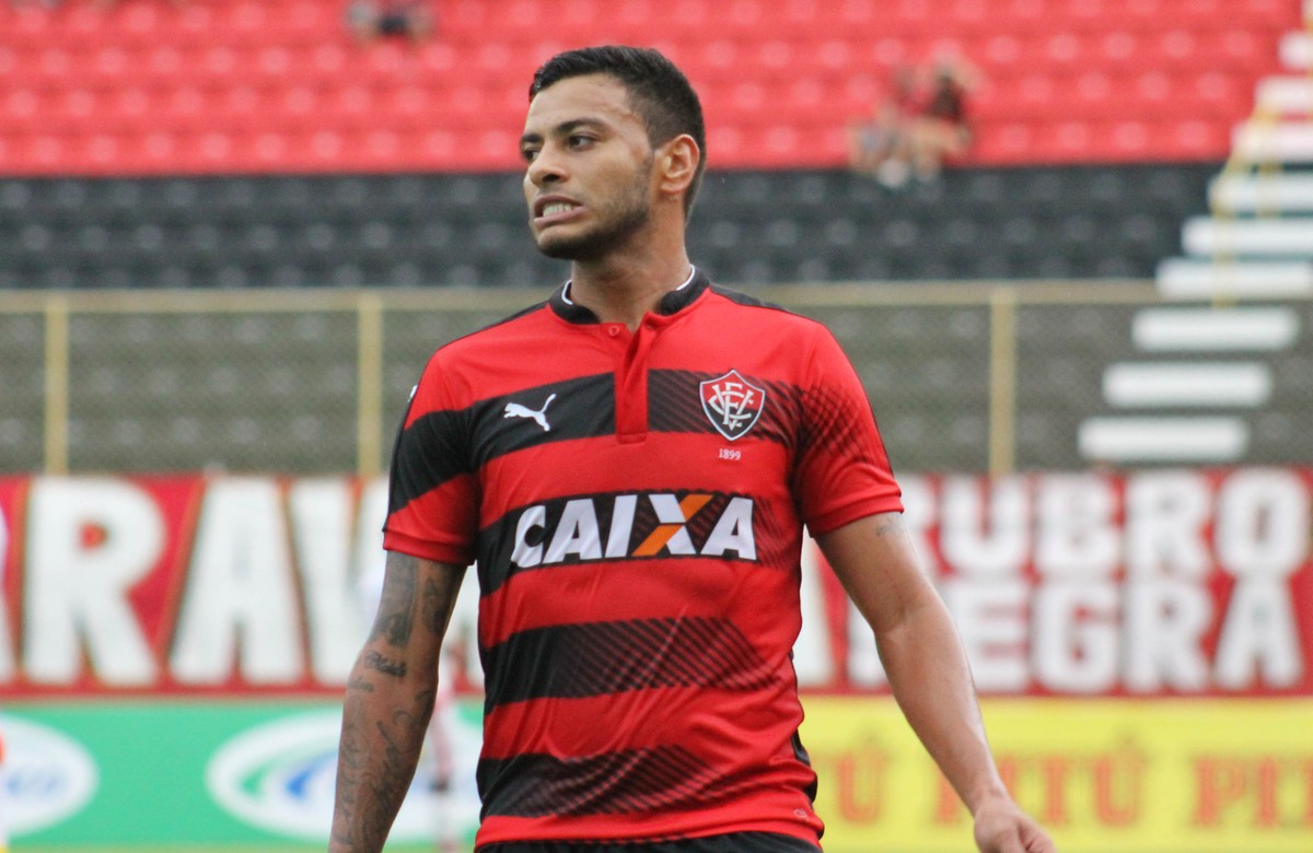 Cleiton Xavier lamenta violência nos estádios: “Não fosse isso, seria ...