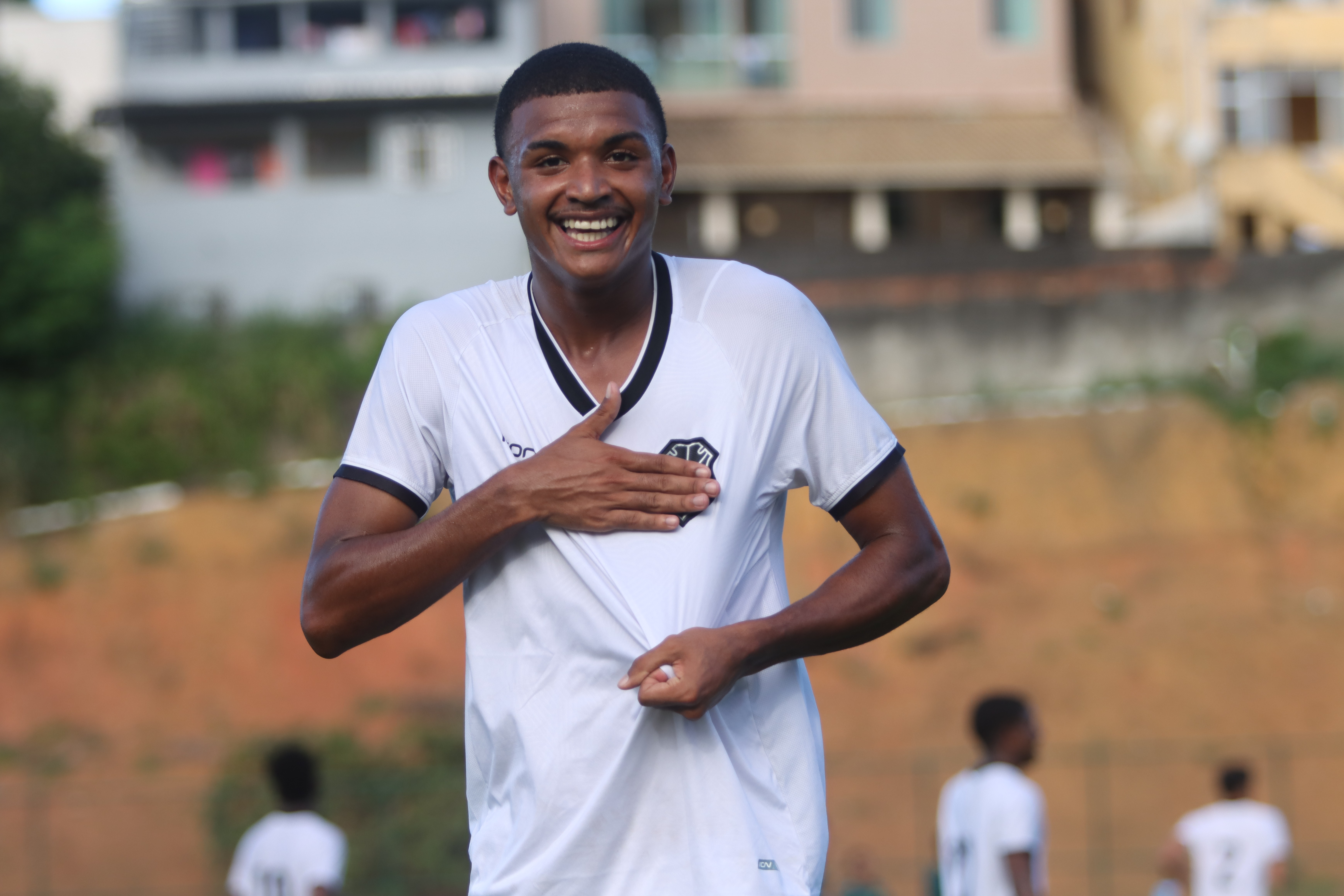 Com dois gols, jovem Heytor brilha em seu retorno ao Rio Branco-ES | Ge