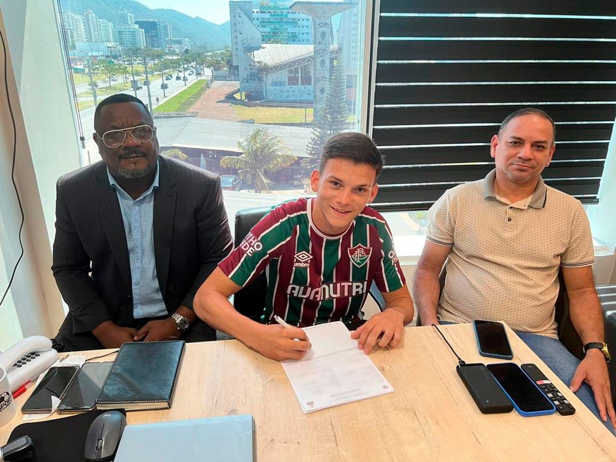 Lateral-esquerdo do sub-20, Marcos Pedro renova com o Fluminense até o ...