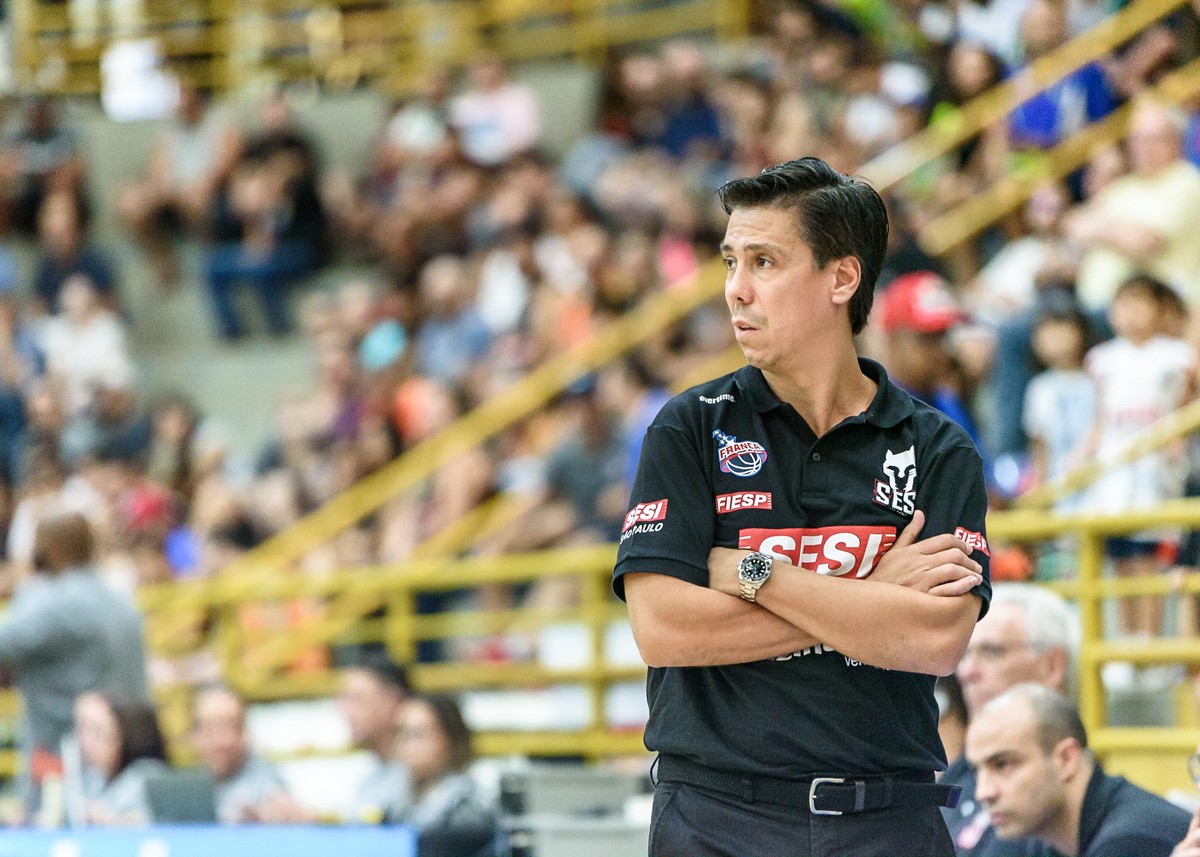 Próximo de estreia na semi, Helinho pede atenção ao Franca com ...