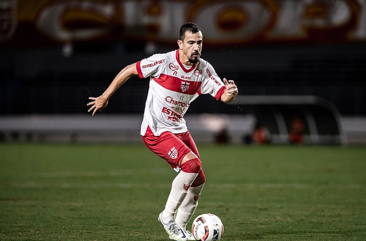 Saimon fratura ombro, e Louzer vai mexer no time do CRB para jogo ...