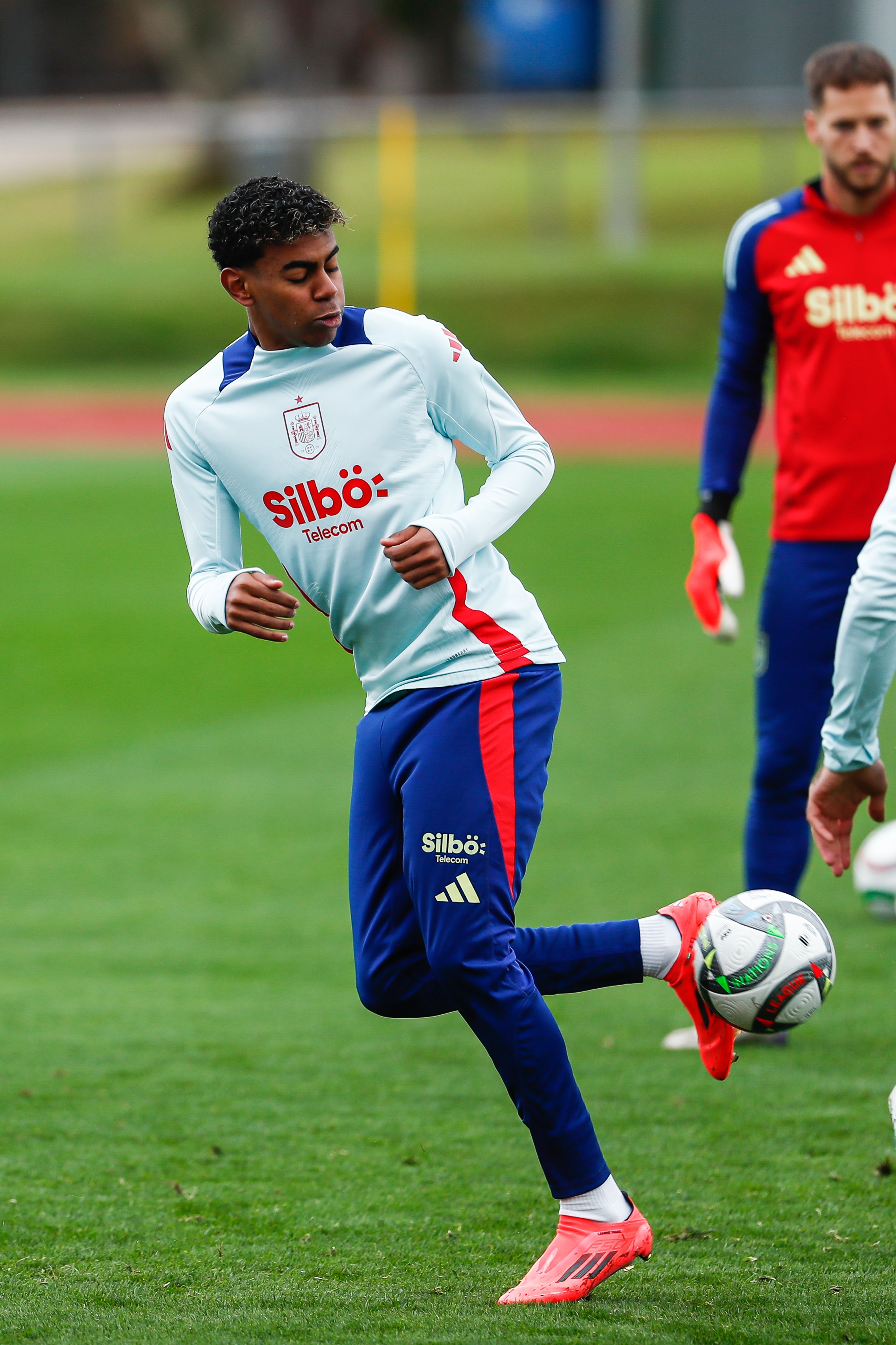 Yamal, do Barcelona, vestirá camisa 10 da Espanha pela primeira vez | Ge