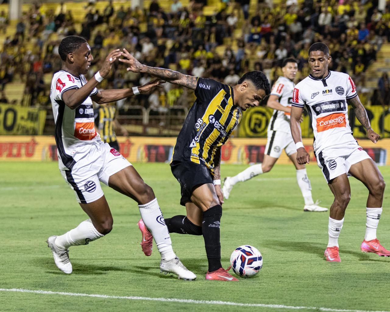 Análise: Rogério Corrêa mostra repertório, mas esbarra em problemas ...