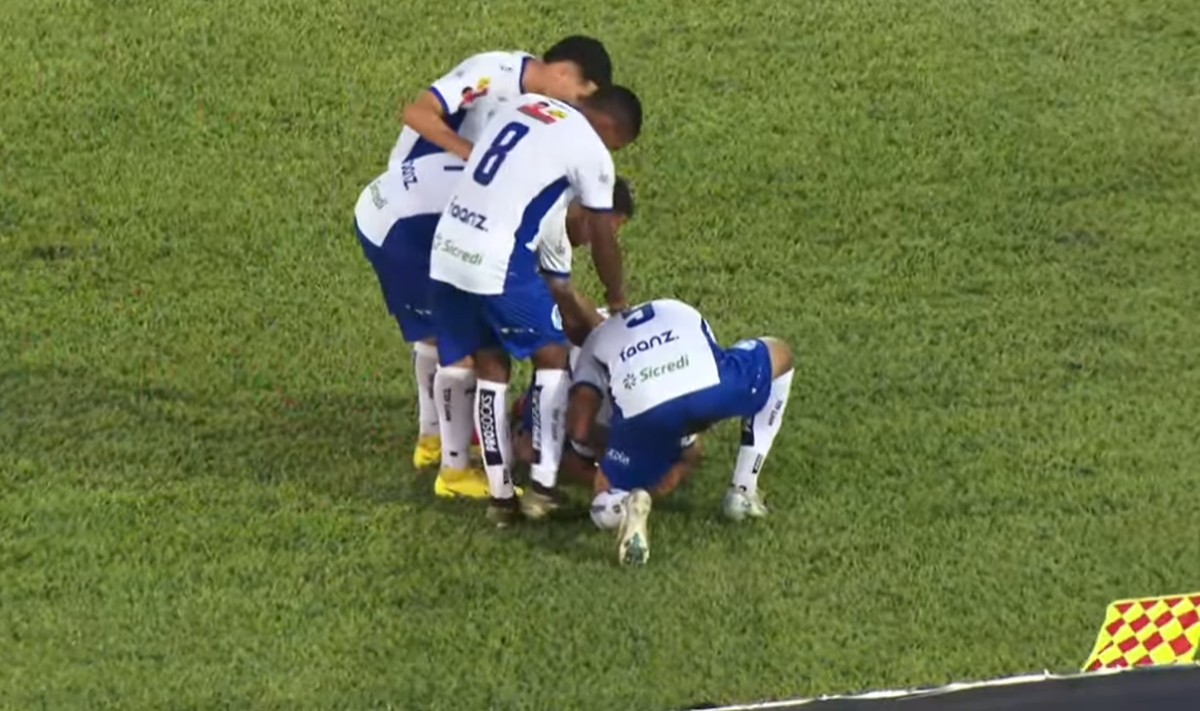 Monte Azul marca no 2º tempo, vence União São João e se mantém no topo ...