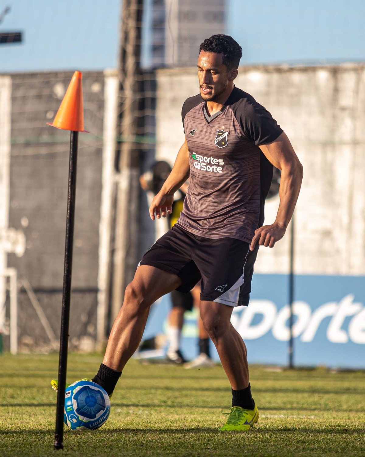 Novo zagueiro aparece no BID e é confirmado pelo ABC | abc | ge