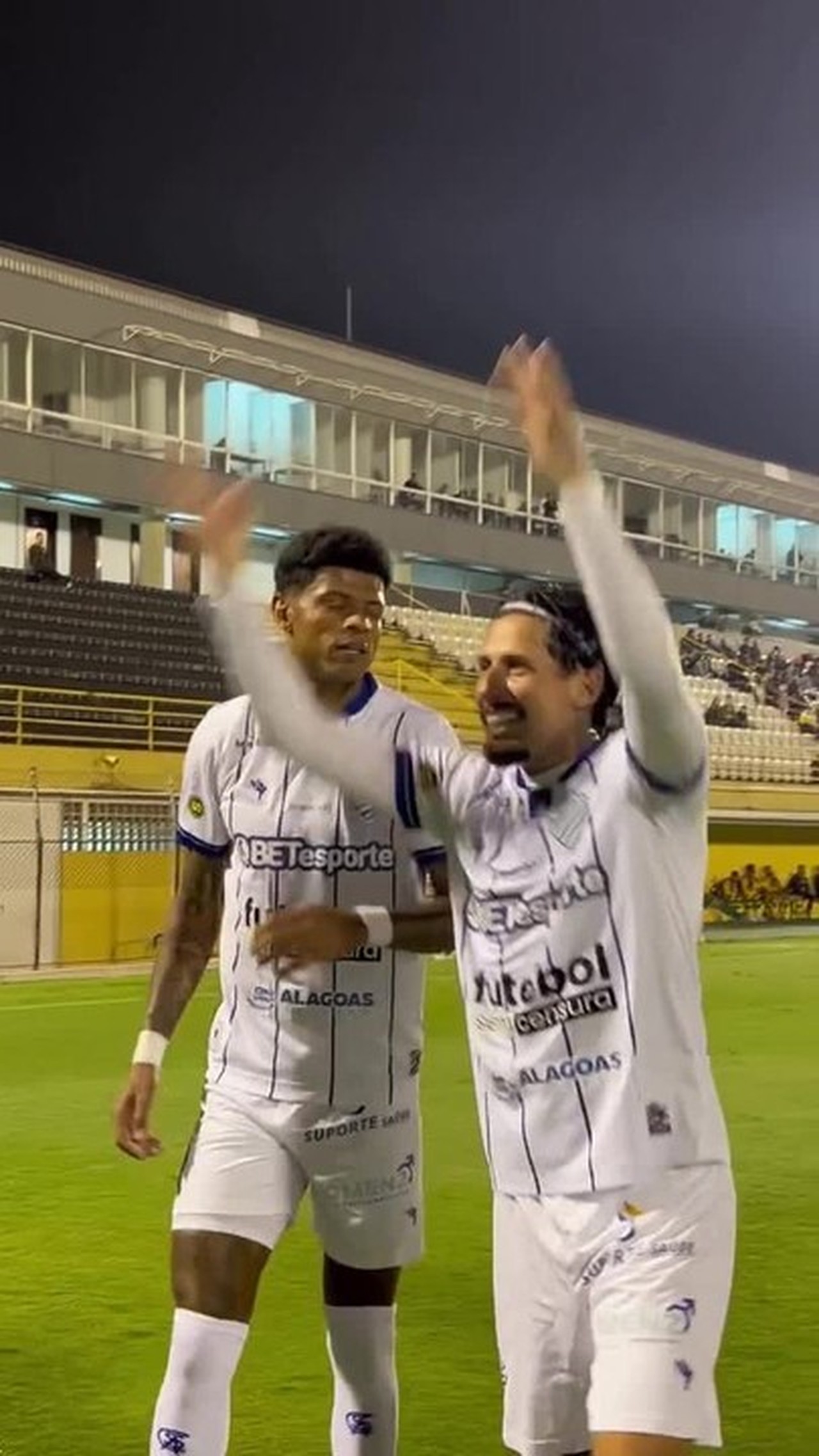 Tiago Marques brilha em São Bernardo e se isola na artilharia do CSA | Ge