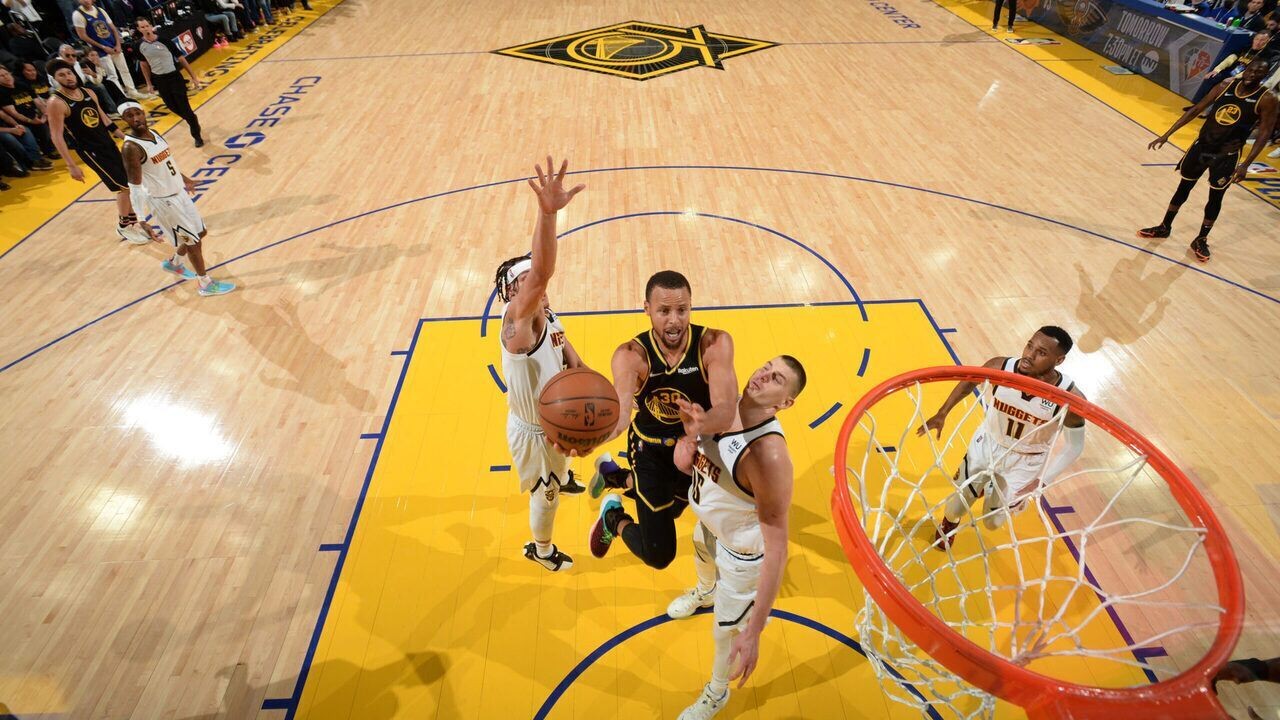 Warriors sofrem, mas batem os Nuggets e estão nas semis do Oeste | Ge