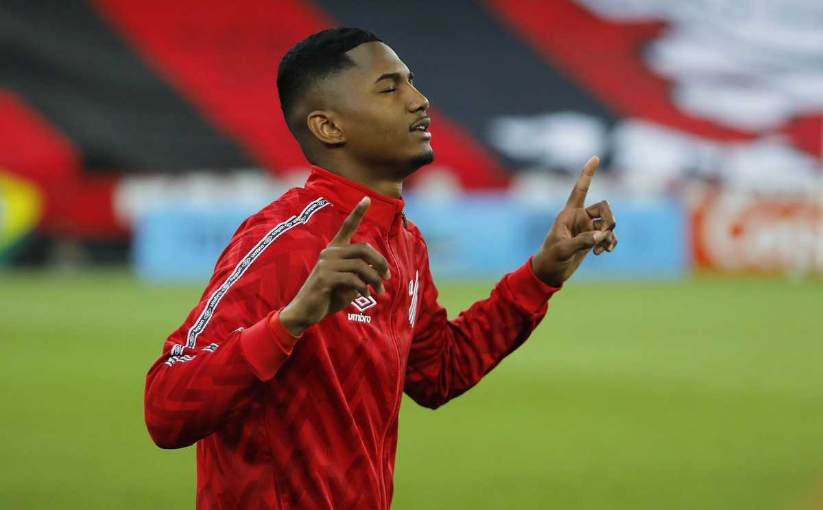 Abner completa 100 jogos pelo Athletico e sonha com título da ...