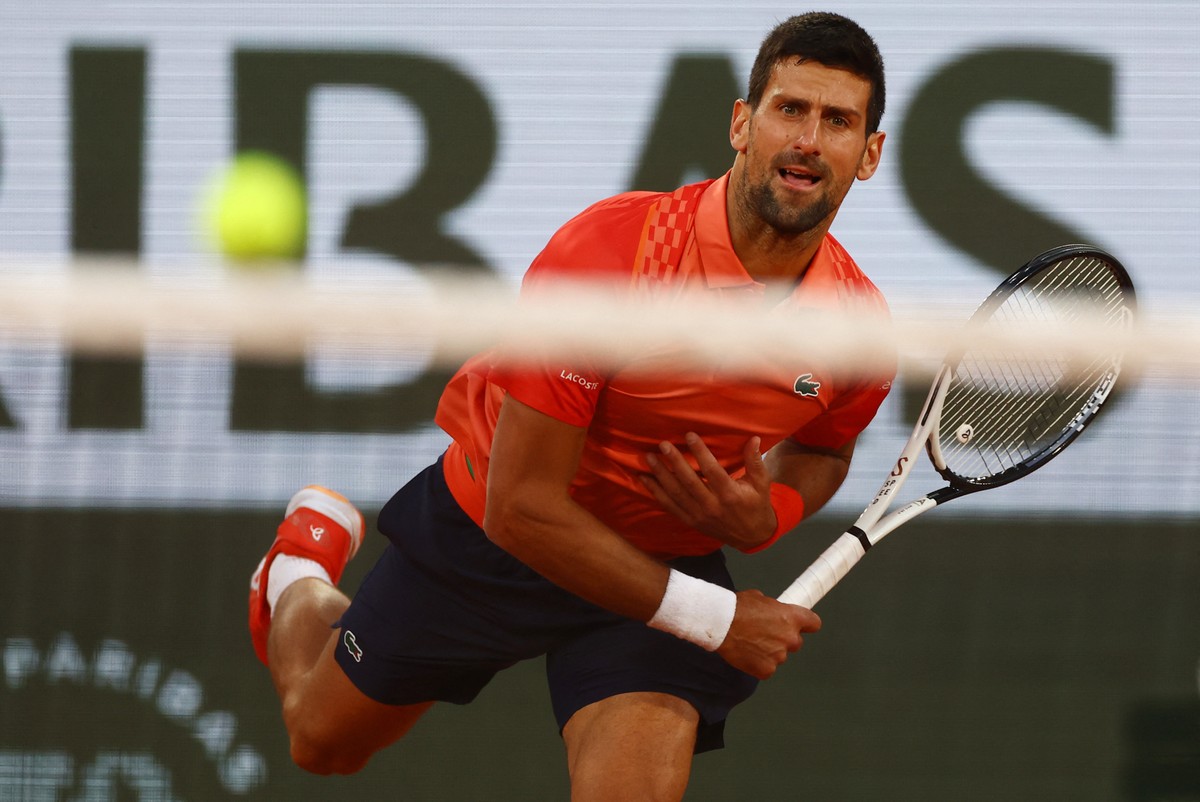 Djokovic vence Khachanov e vai às quartas de final em Roland Garros