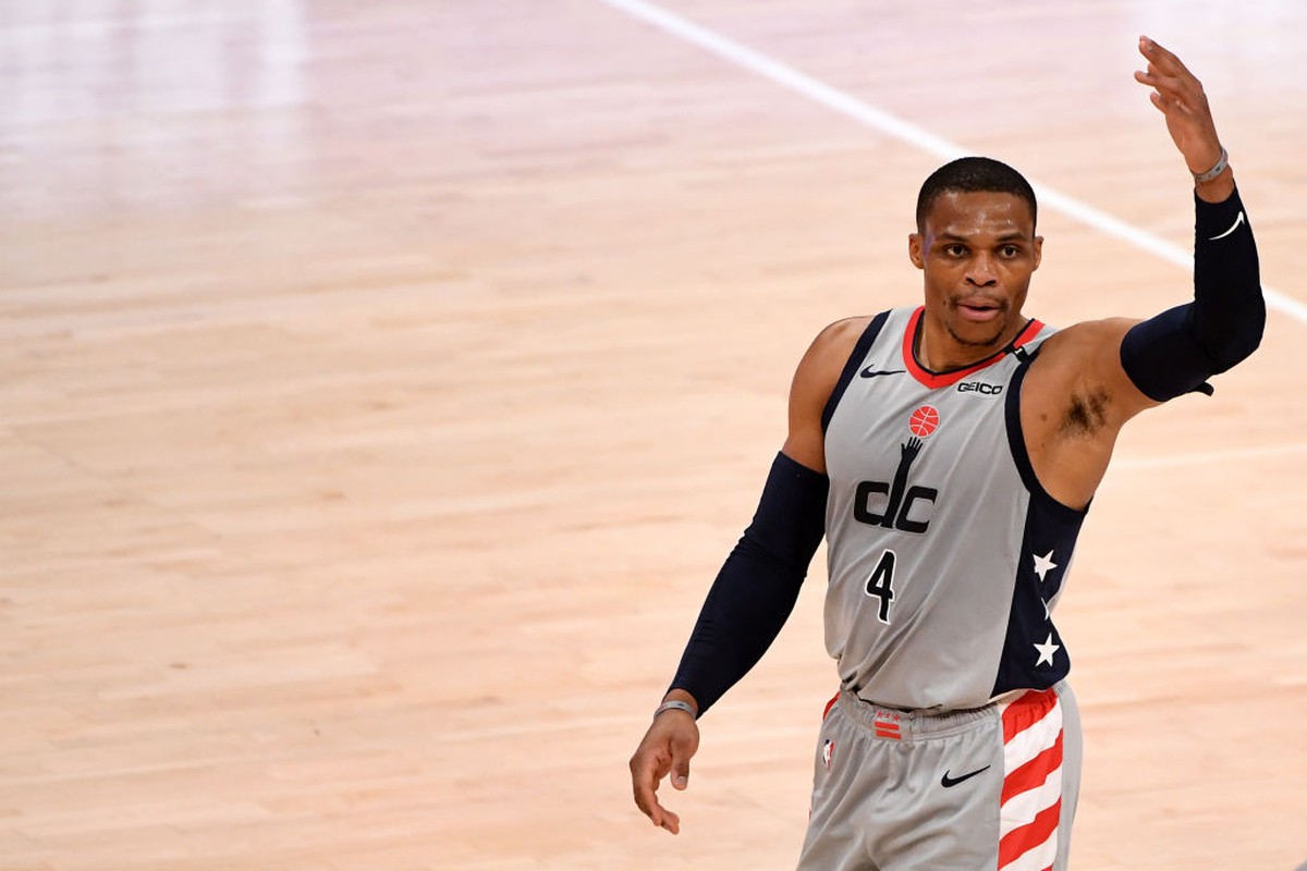 Westbrook é envolvido em troca e vai jogar pelo Los Angeles Lakers ...